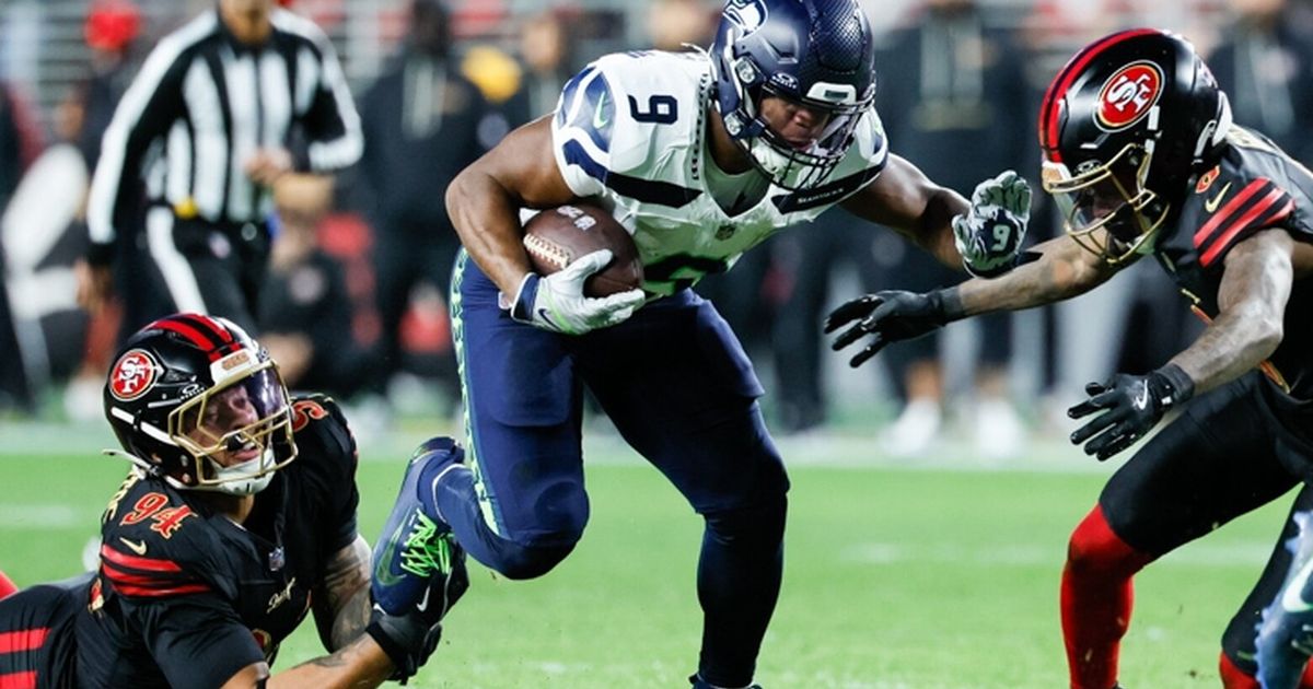 Seahawks-49ers live updates: Seattle leads Niners 10-3 at halftime ...